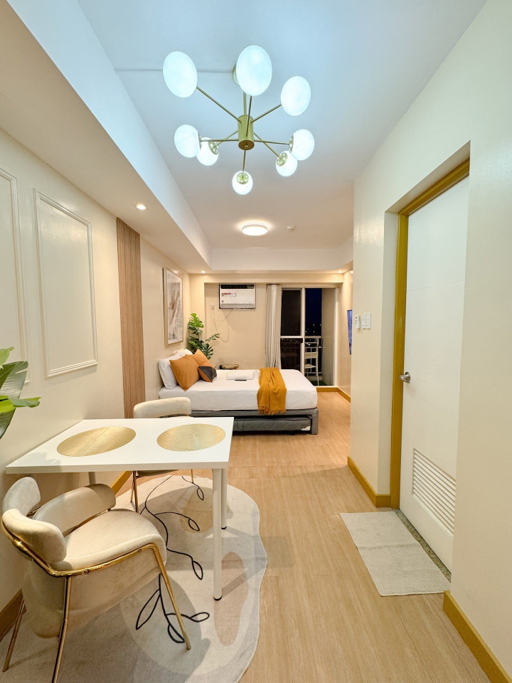 Studio Unit W/balcony & 2 Beds In Quezon City - Malabon