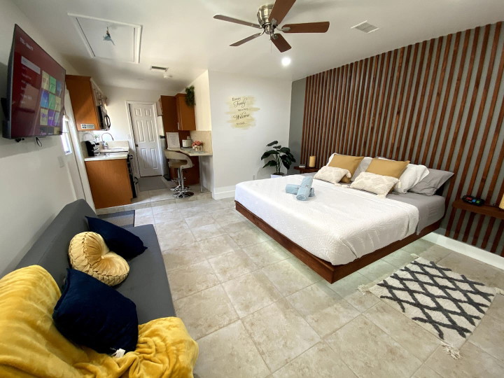 Antlia With A Private Entrance & King-size Bed - The Bahamas