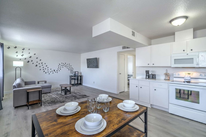 Vegas Getaway Near Strip | Sleeps 6 - Las Vegas, NV