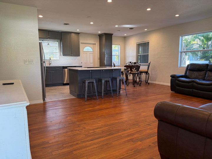 2 Bed/1 Bath Sleeps 6 Private Backyard - Melbourne Beach, FL