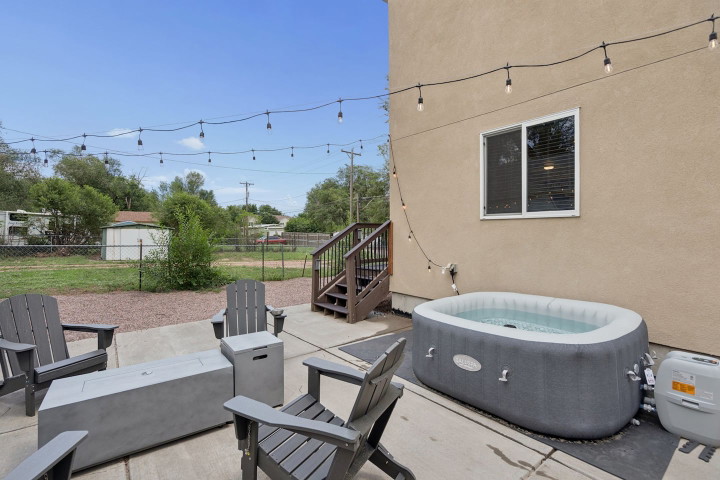 Downtown Cottage W/ Hot Tub And Fire Pit Patio - Colorado Springs, CO
