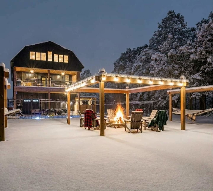 Private Luxury Barn Estate: Hot Tub, Sauna, Pool - Ontario