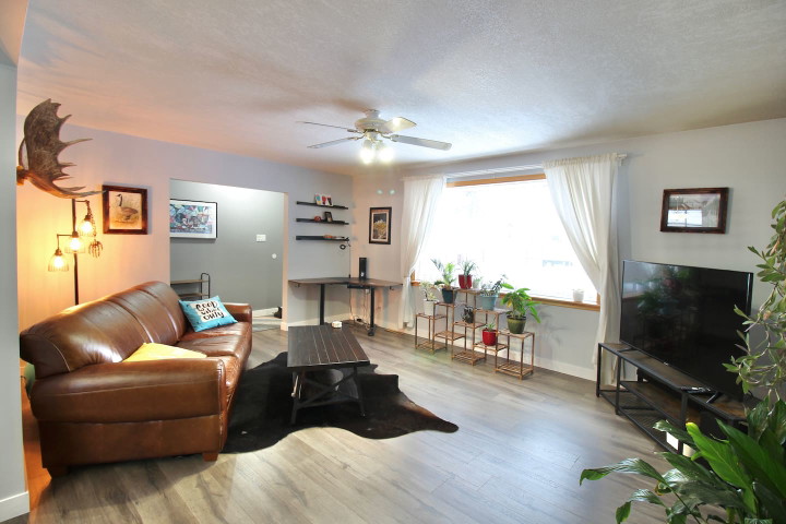 Lodgepole Airbnb - Hinton