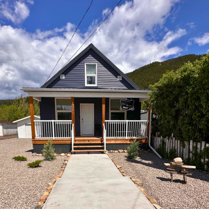 Mountain Getaway W/ Hot Tub & Heated Garage - Blairmore