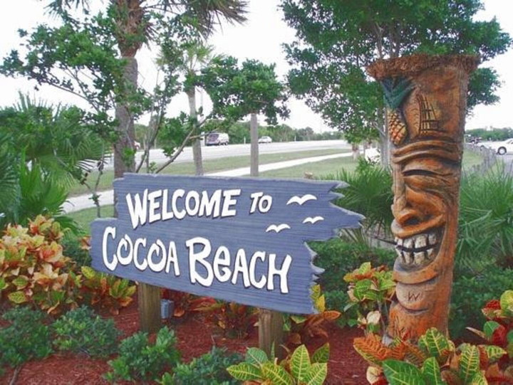 Tropical Beach Getaway, With Pool 2/1 - Cocoa Beach, FL