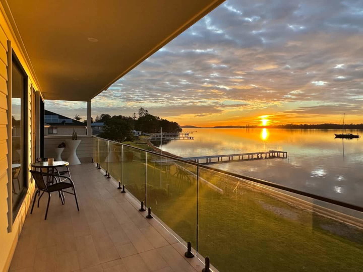 Hosted Waterfront B&b. Continental Breakfast Inc. - Newcastle