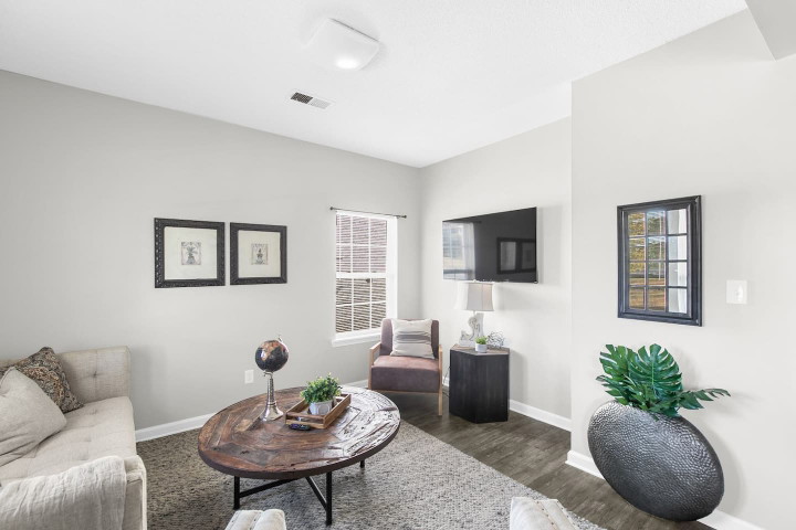 Awesome Apt #2 With Free Parking - Birmingham, AL