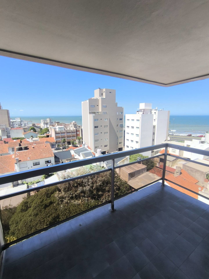 Oceanfront View In La Perla - Mar del Plata