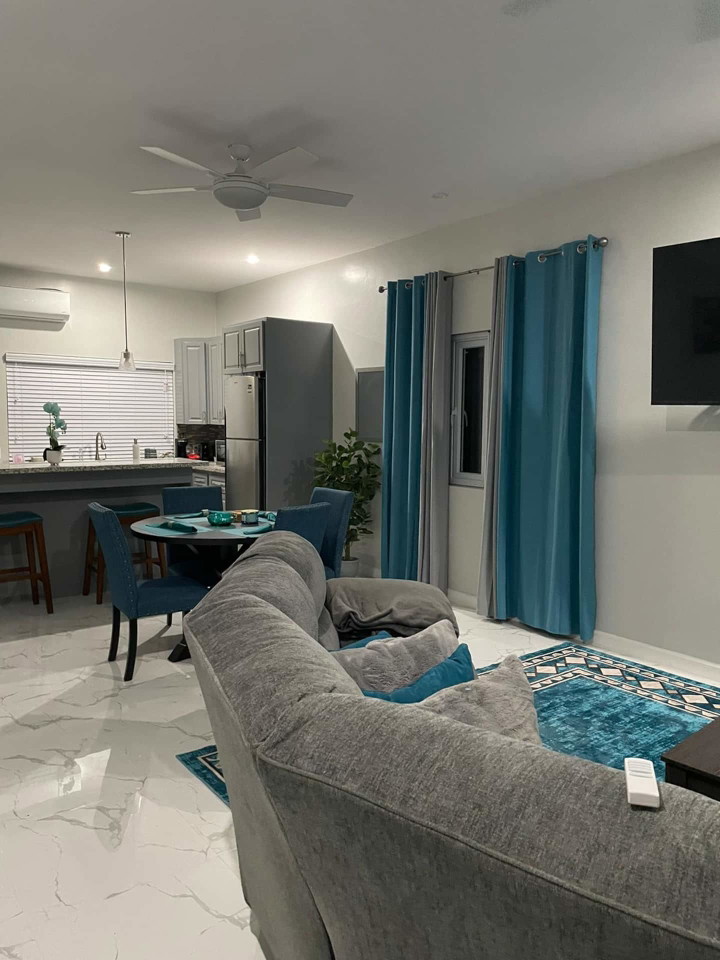 2 Bed 2.5 Bath Townhouse Near Airport - Nassau