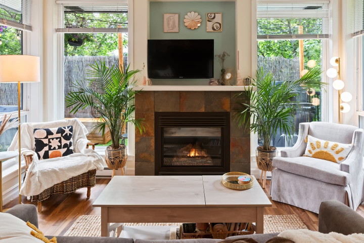 The Velvet Fern · Downtown Home - Comox