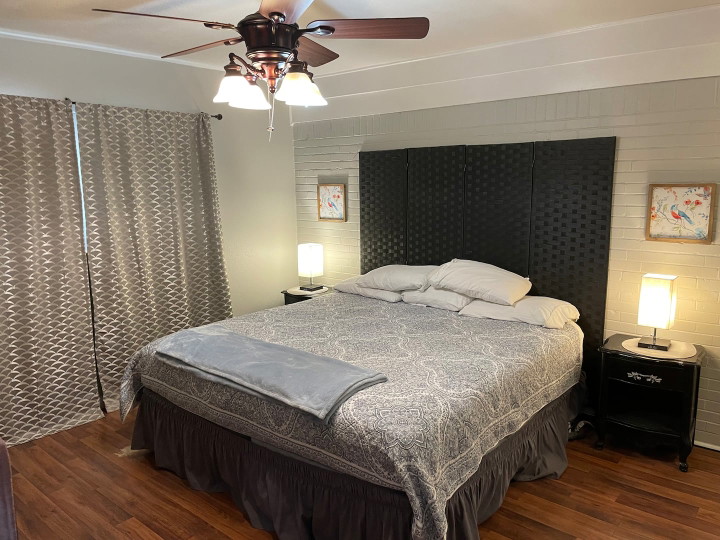 Orient Xpress- Private 1 Bedroom With Sleeper Sofa - Midland, TX