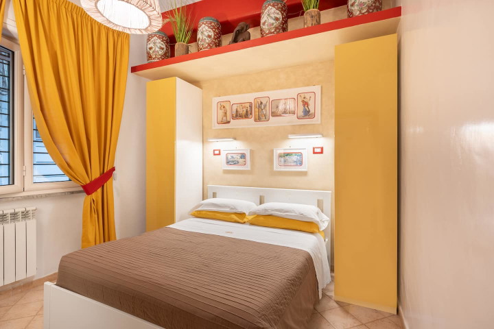 Casa Pulcinella, Piazza Plebiscito, Porto Isole - Nápoly