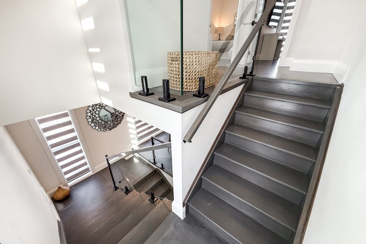 Modern 2 Bedroom, 2-level Suite In Toronto - Ontario