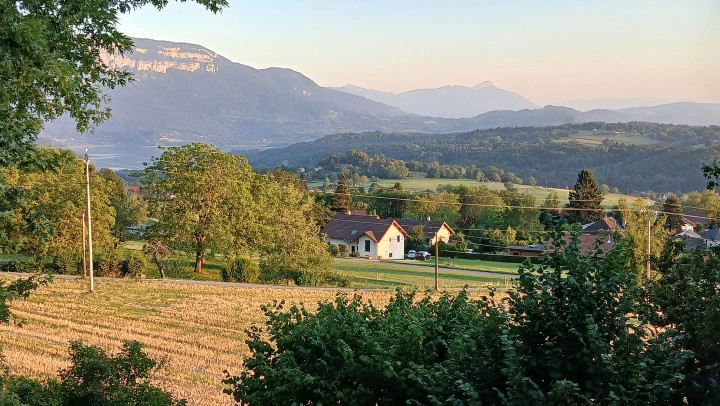 Gîte De Groupe "Regain" Au Lac D'aiguebelette - Savoie