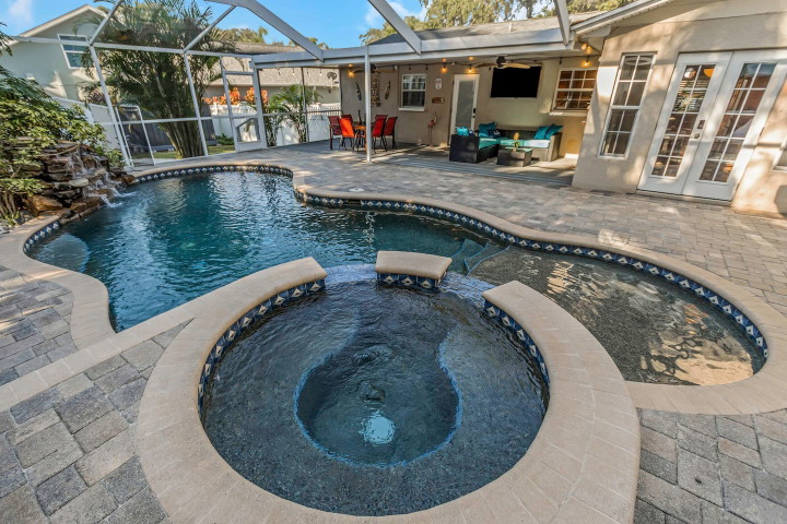 Lazy Lizard Villa! With Heated Pool/spa/ Waterfall - Clearwater, FL