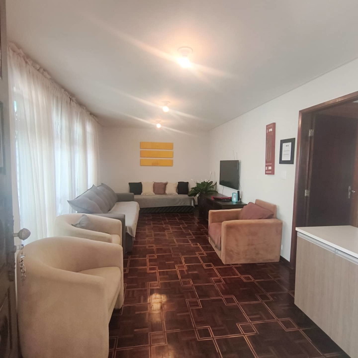 Casa P/10 Pessoas, 9 Camas, 4 Vaga Carro. - Curitiba