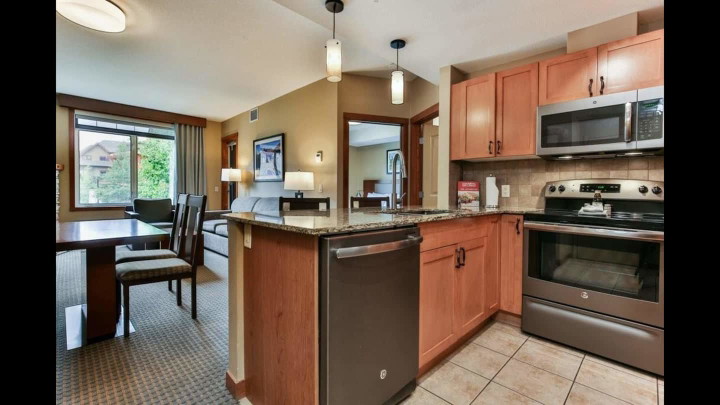 Falcon Crest Lodge 1 Bedroom 1 Sofa Bed Kitchen Hot Tub Suite With Mountain View - Alberta