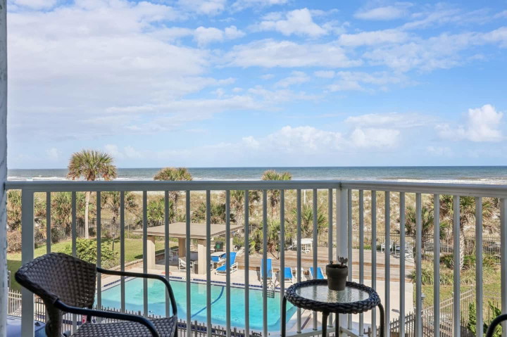 Oceanfront Condo With Views, Pool, Park - Jacksonville, FL