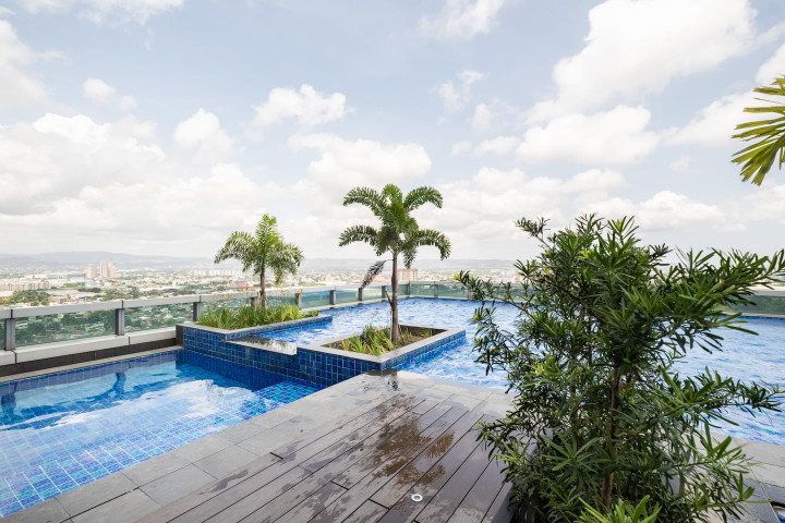 Condo Luxury Residences Eastwood Plaza - Pasig