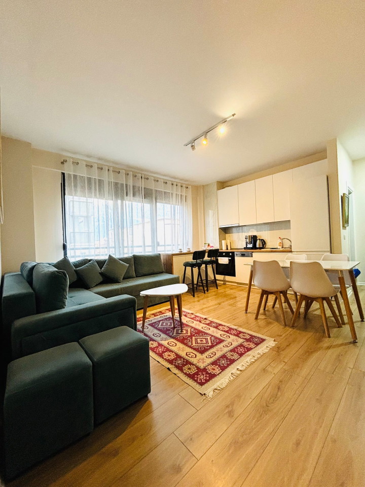 Comfy Condo 6 Minutes From Downtown & Free Parking - Tirana
