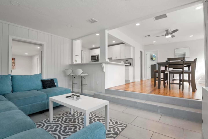Bright & Modern House Near Ocean & Arts District - Lake Worth, FL