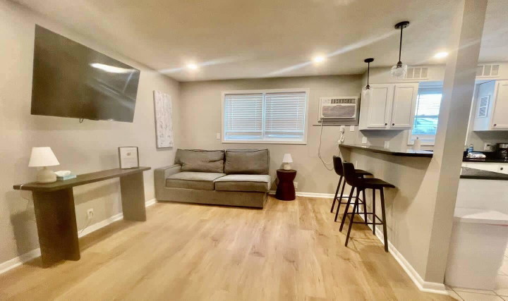 Urban Retreat: Walk To Unmc, Free Parking - Omaha, NE