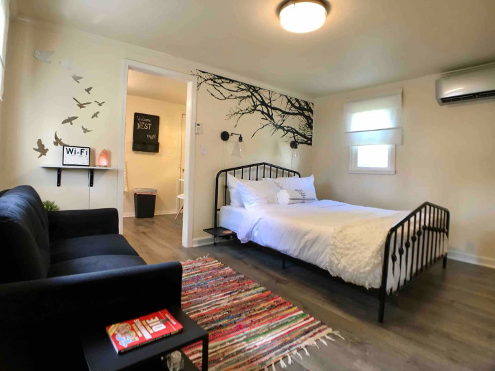 The Birds Nest - Stylish, Cozy Downtown Studio. - Indiana (State)