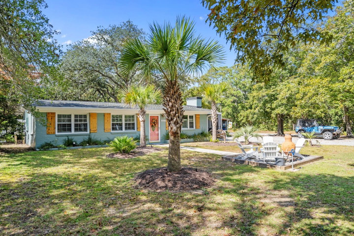 The Oak Tree Bungalow. Relaxed Island Living - Oak Island, NC