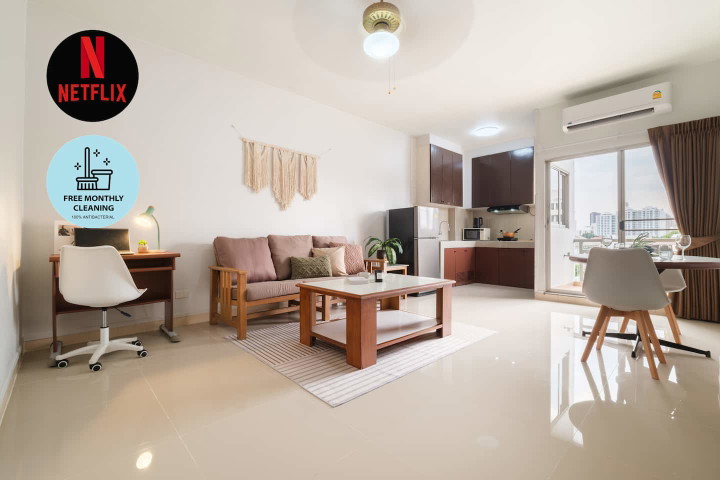 Large 1bd W/ Balcony Next To Sathorn & Rama Iv - Thailand