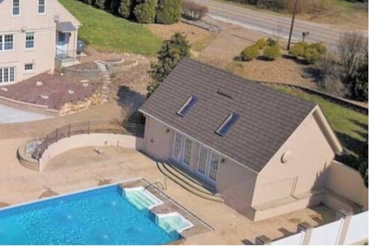 Private Guest House Close To Everything! - Newburgh, IN