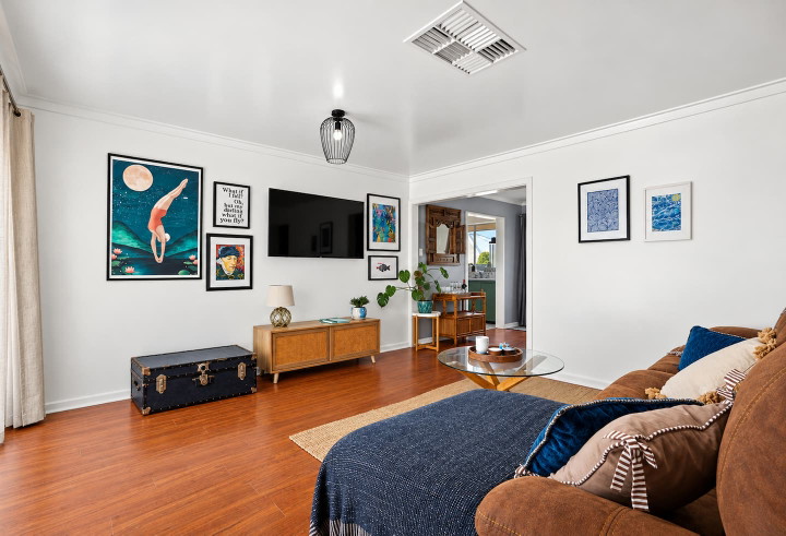 Eclectic Colourful Home, With A Cool Vibe - Rockingham