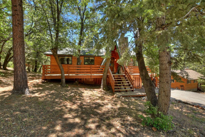 Gingerbread Crossing: Single Story Cabin! Spa! - California