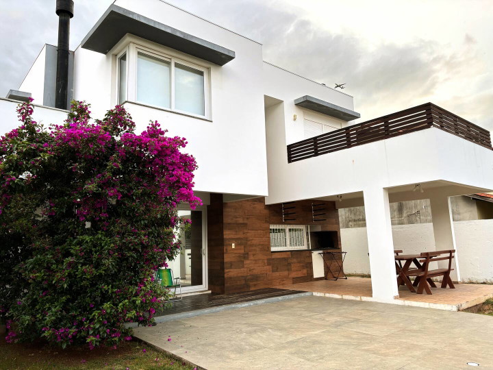 Casa Para Temporada No Campeche, A 5 Min Da Praia - Brazil