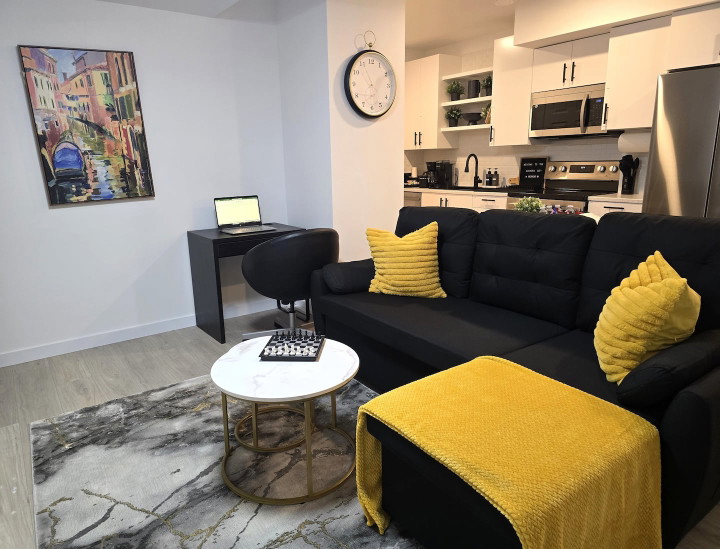 Mountain City Getaway - Walkout Suite + Coffee Bar - Calgary