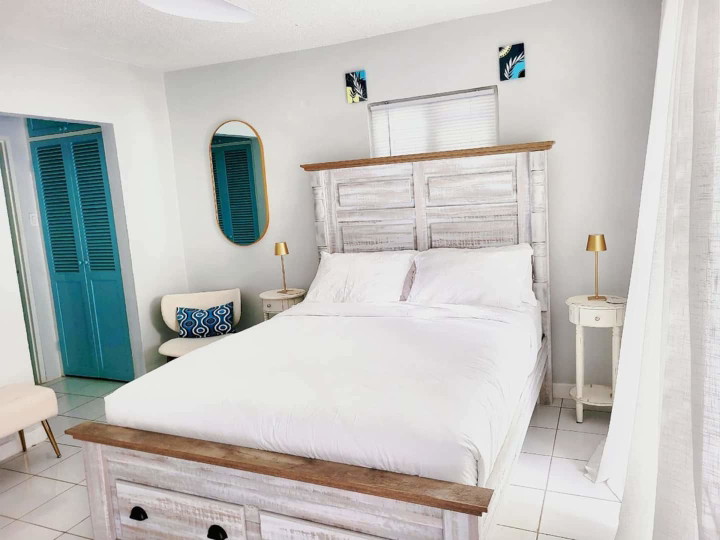The Mirror You Suite -Serene Super Studio W/ Porch - Jamaica
