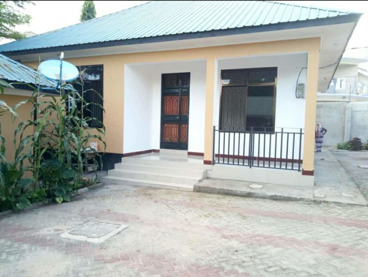 Shima Villa; Nice, Serene, Comfortable Family Home - Dar es Salam