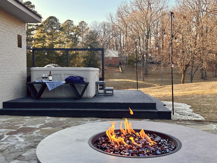 Hot Tub Fishing Pond Family Retreat - Jackson, TN