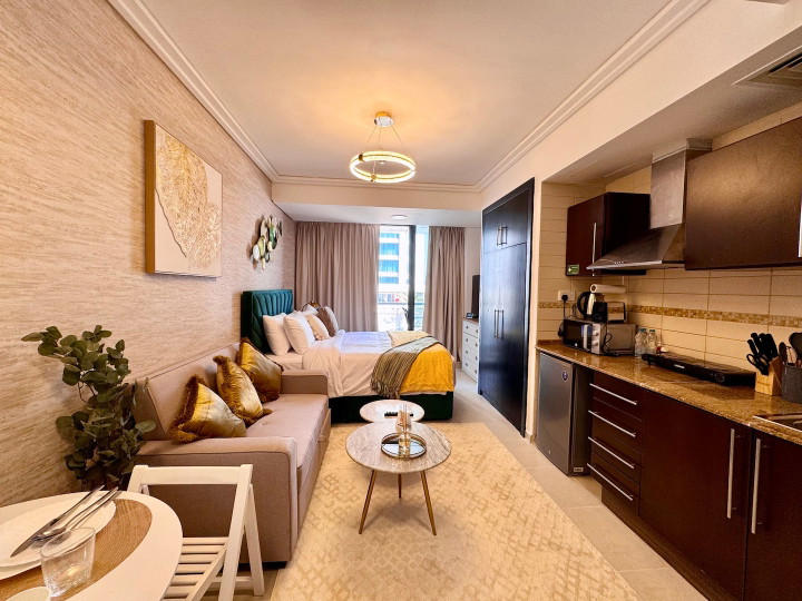 Cosmos Living Sleek And Stylish With Balcony - Dubai Marina