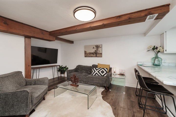 Quiet Cozy | Fully Equipped Kitchen | 65 Inch Tv - Billings, MT