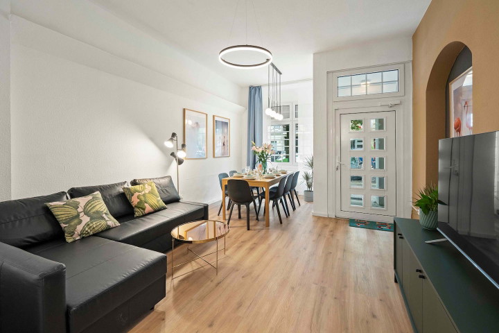 Holiday 33 Downtown Boutique Chain Apartment L - 8 Bedrooms 3 Bathrooms (190m²) With Foosball Table - Berlin