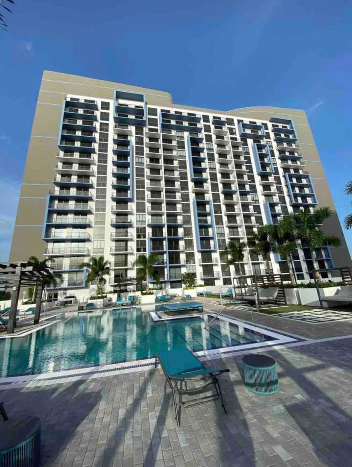 Amazing Apartment #5 At Downtown Doral-miami - Doral, FL