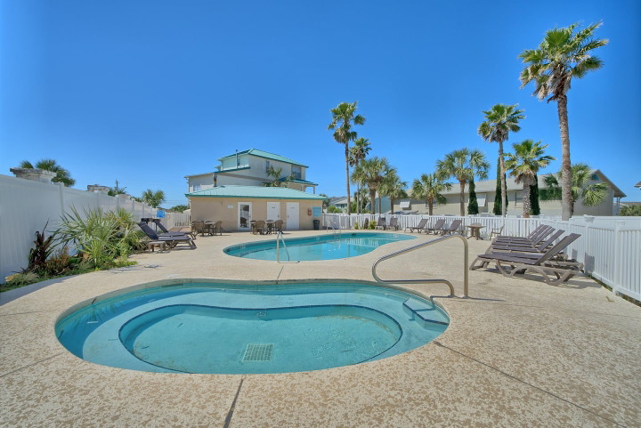 Hot Tub Pool Just Steps To The Beach! - Florida