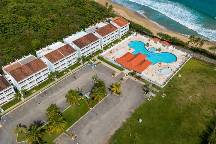 Room W/ Pool & Beach Access - Isabela