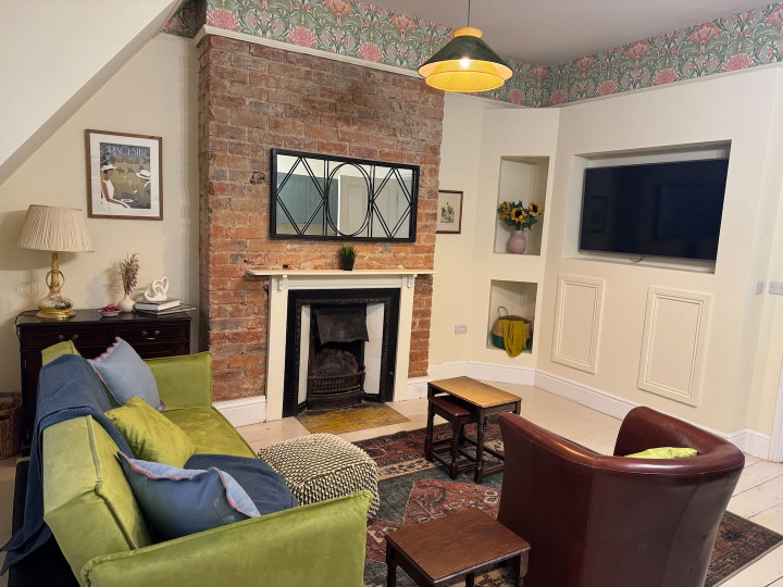 Beautifully Refurbished 2 Bedroom Flat - Cotswolds