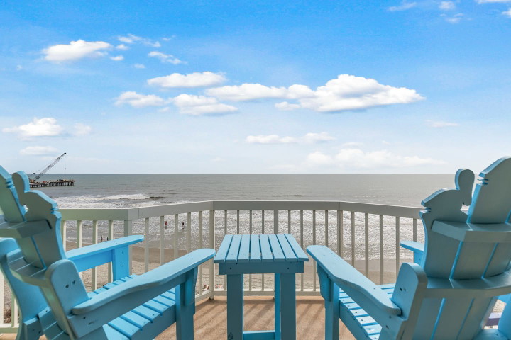 408 Cov - Atlantic Breeze - Oceanfront Top Floor Villa - 2 Pools - Folly Beach, SC
