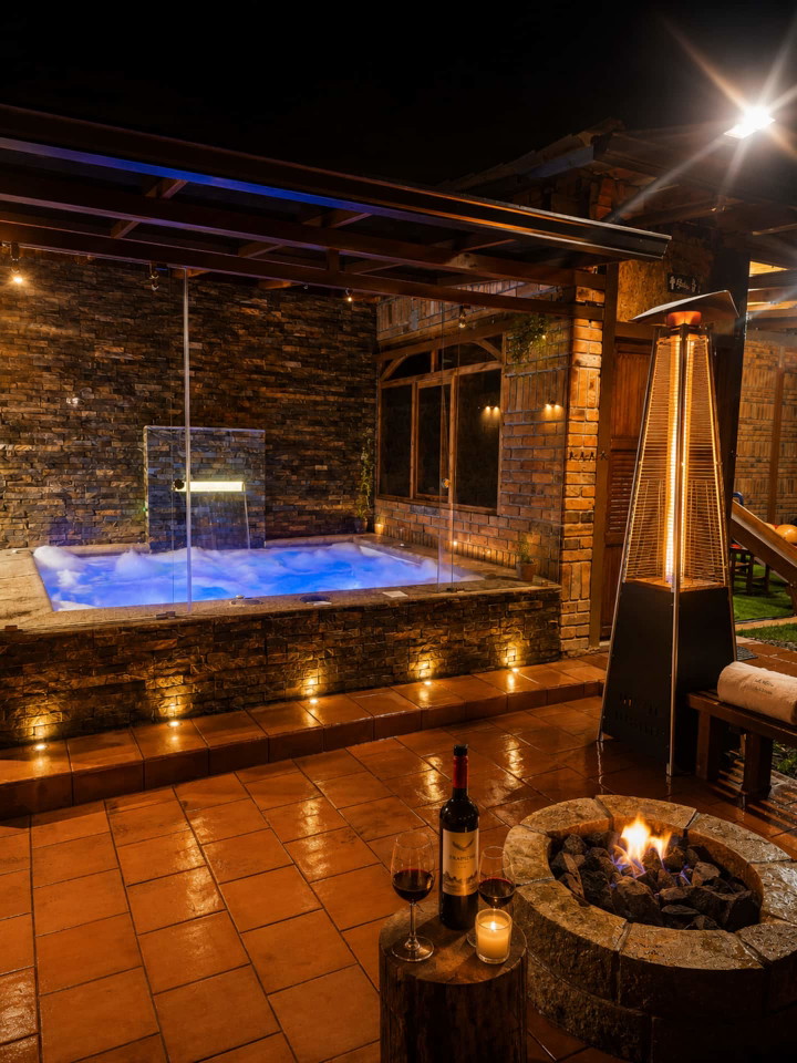 Rustic Cabin With Hot Tub And Children's Area - Ecuador
