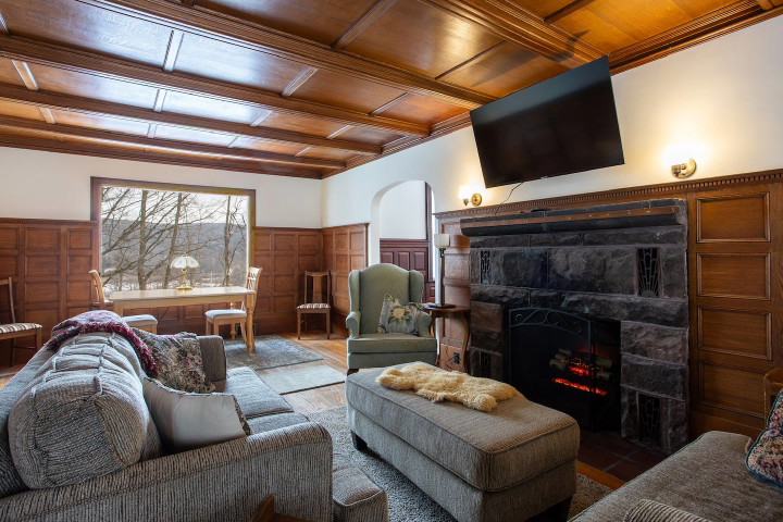 Entire Historic Farmhouse, 5 Br - Pittsfield, MA