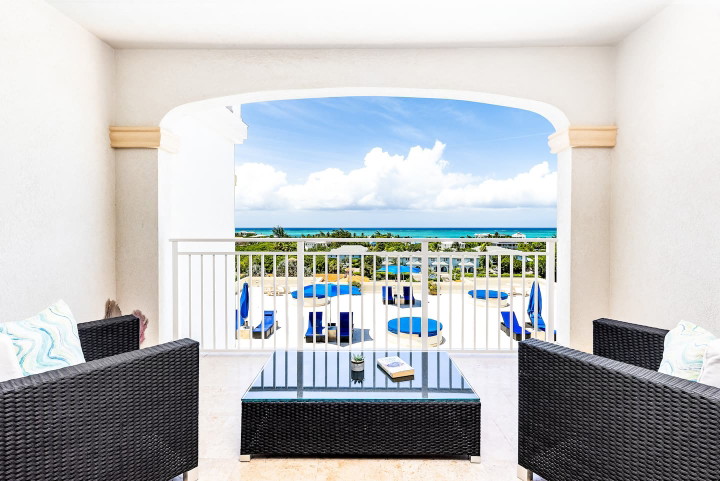 Stunnig Oceanview Studio W/ Balcony +Pools - Turks and Caicos Islands