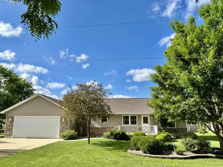Family Fun | Hot Tub Game Room Gym Sleeps 12 - Decorah, IA