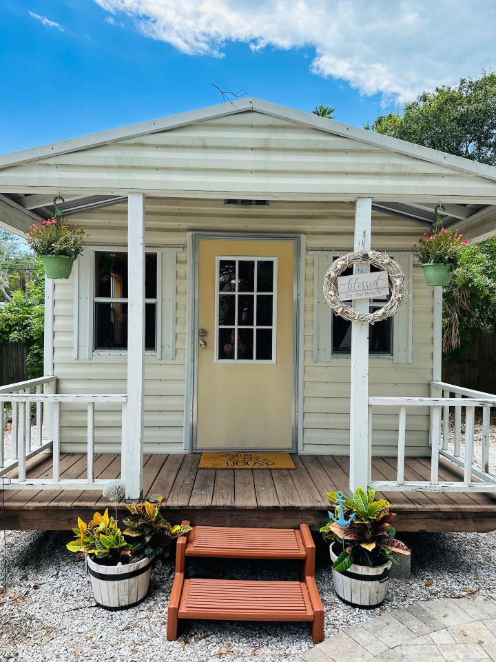 The Sand Dollar | Cozy Oasis With Hot Tub - Palm Harbor, FL